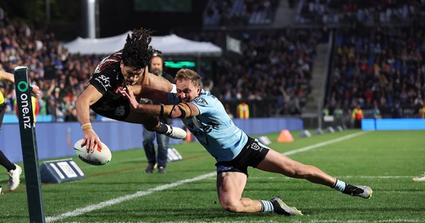 Rd 20 Match Moments: DWZ doing his thing for his 15th try of the season ...